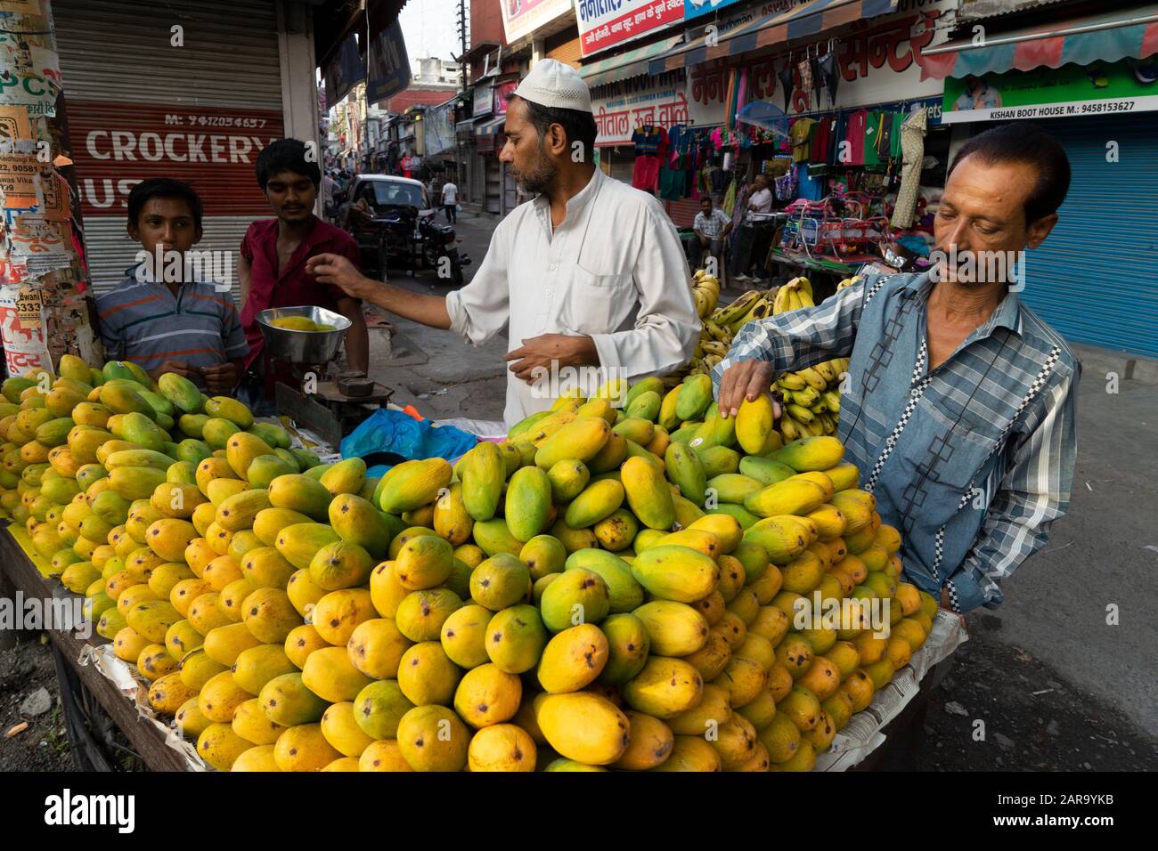 Mango fruit vendor, Haldwani, Nainital, Kumaon, Uttarakhand, India ...