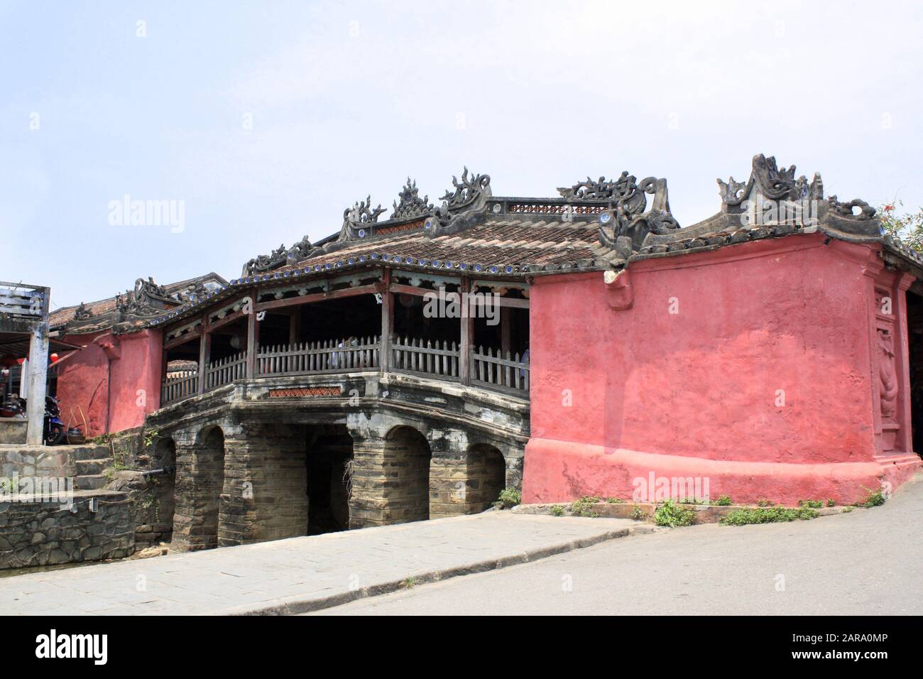 Famous landmark - old Japanese Bridge (Cau Chua Pagoda) in Hoi An ...