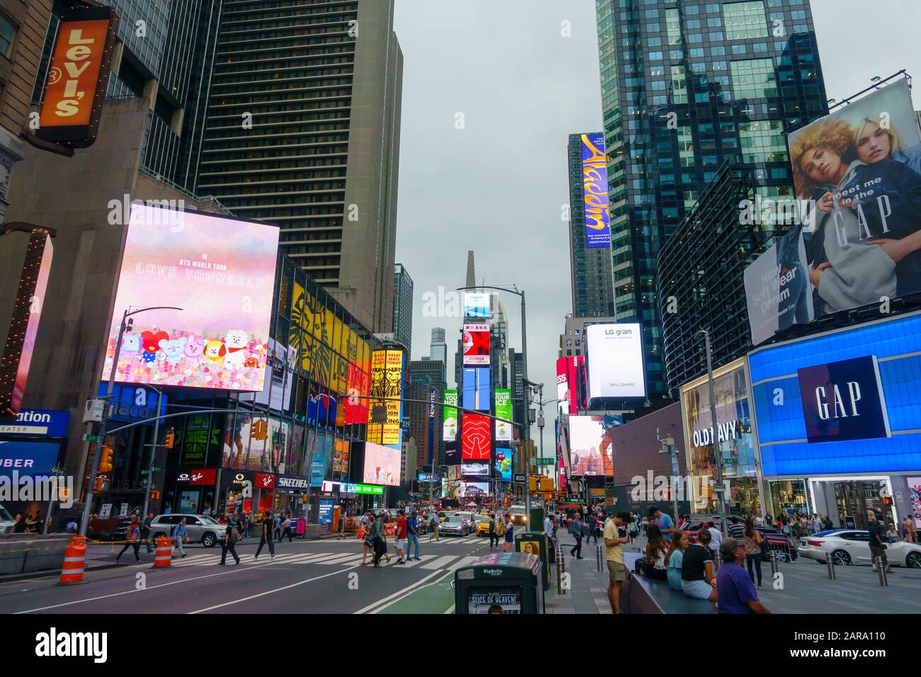 Timesquare advertisement hi-res stock photography and images - Alamy
