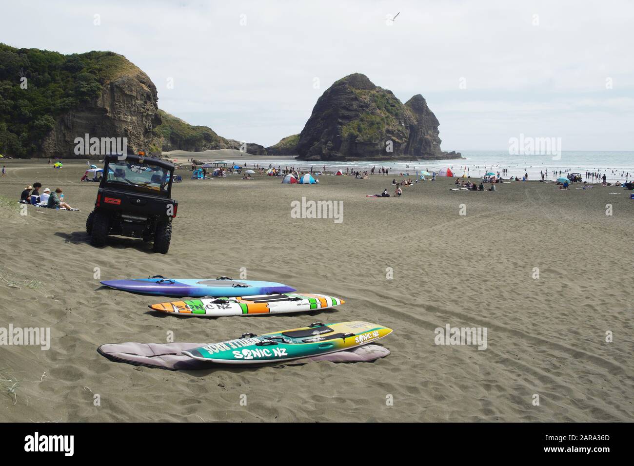 Lifeguards vehicle hi-res stock photography and images - Alamy