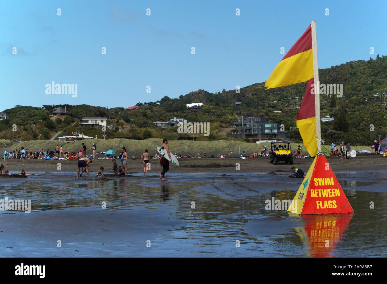 Safe to swim flags hi-res stock photography and images - Alamy
