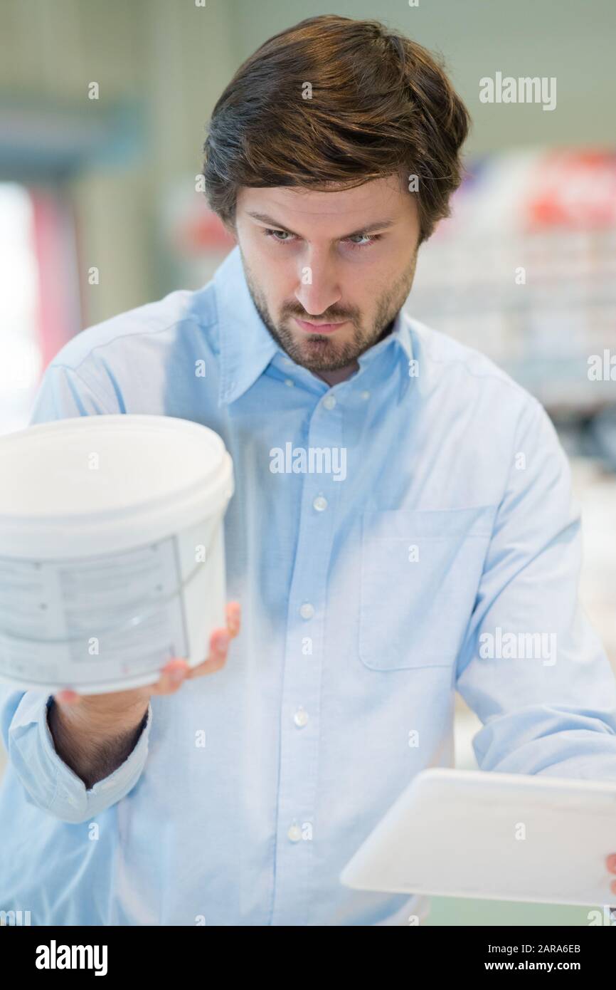 Hardware store selling paint hi-res stock photography and images - Alamy