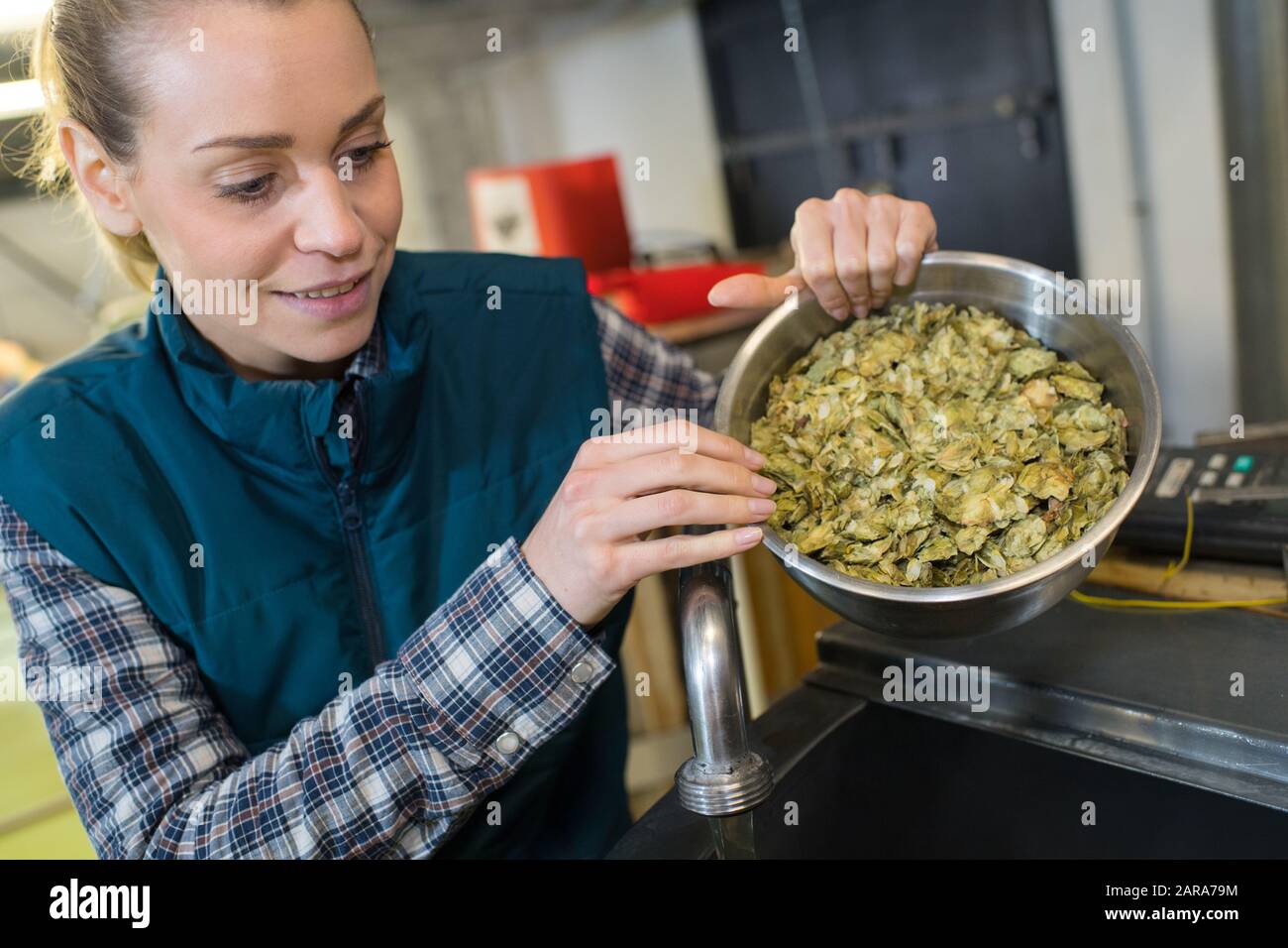 Tipping bowl hi-res stock photography and images - Alamy