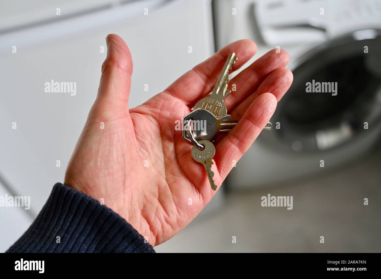 Holding key keys hi-res stock photography and images - Alamy