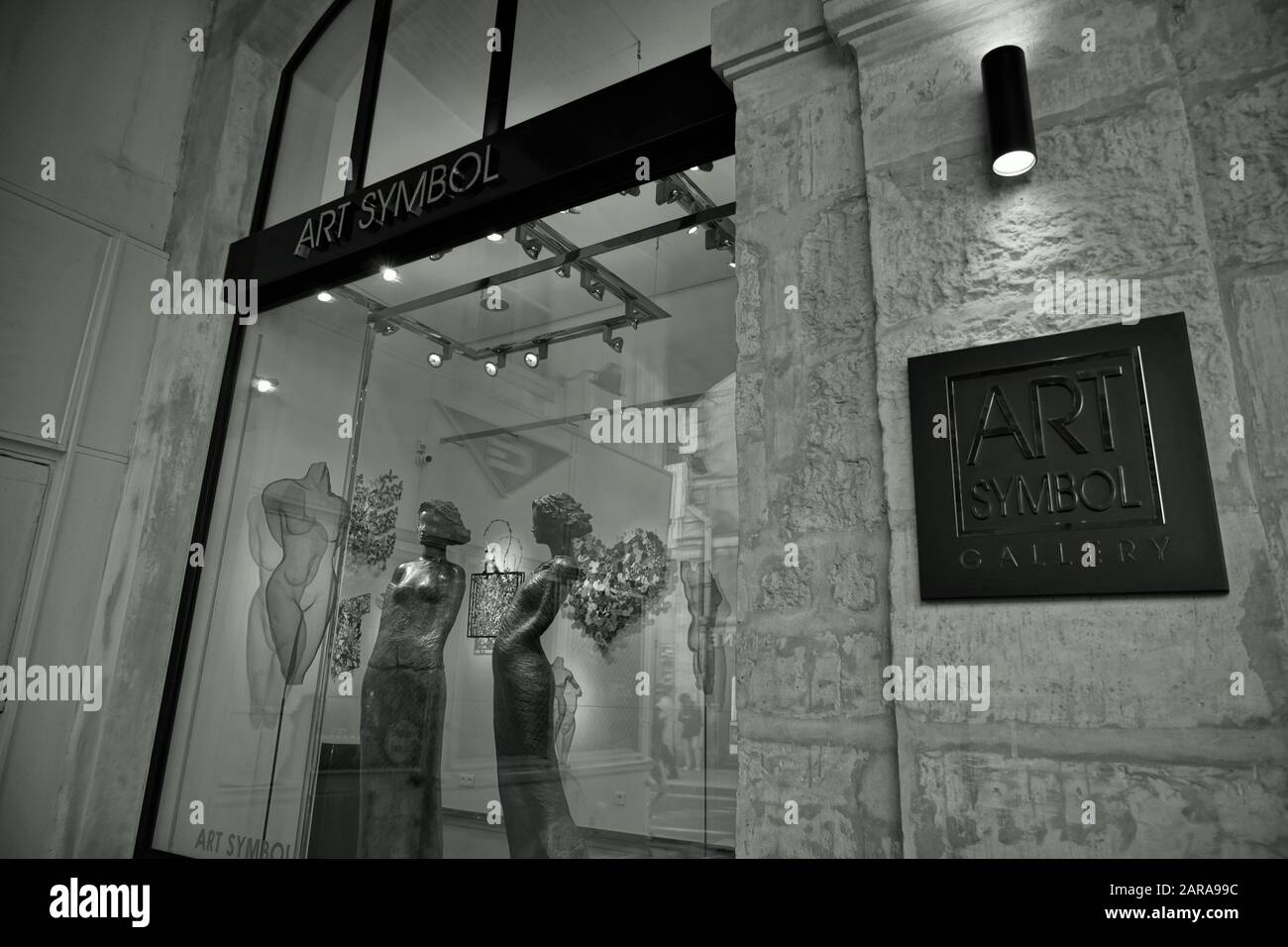 Art Symbol fine art gallery exterior, Paris, France, Europe Stock Photo ...