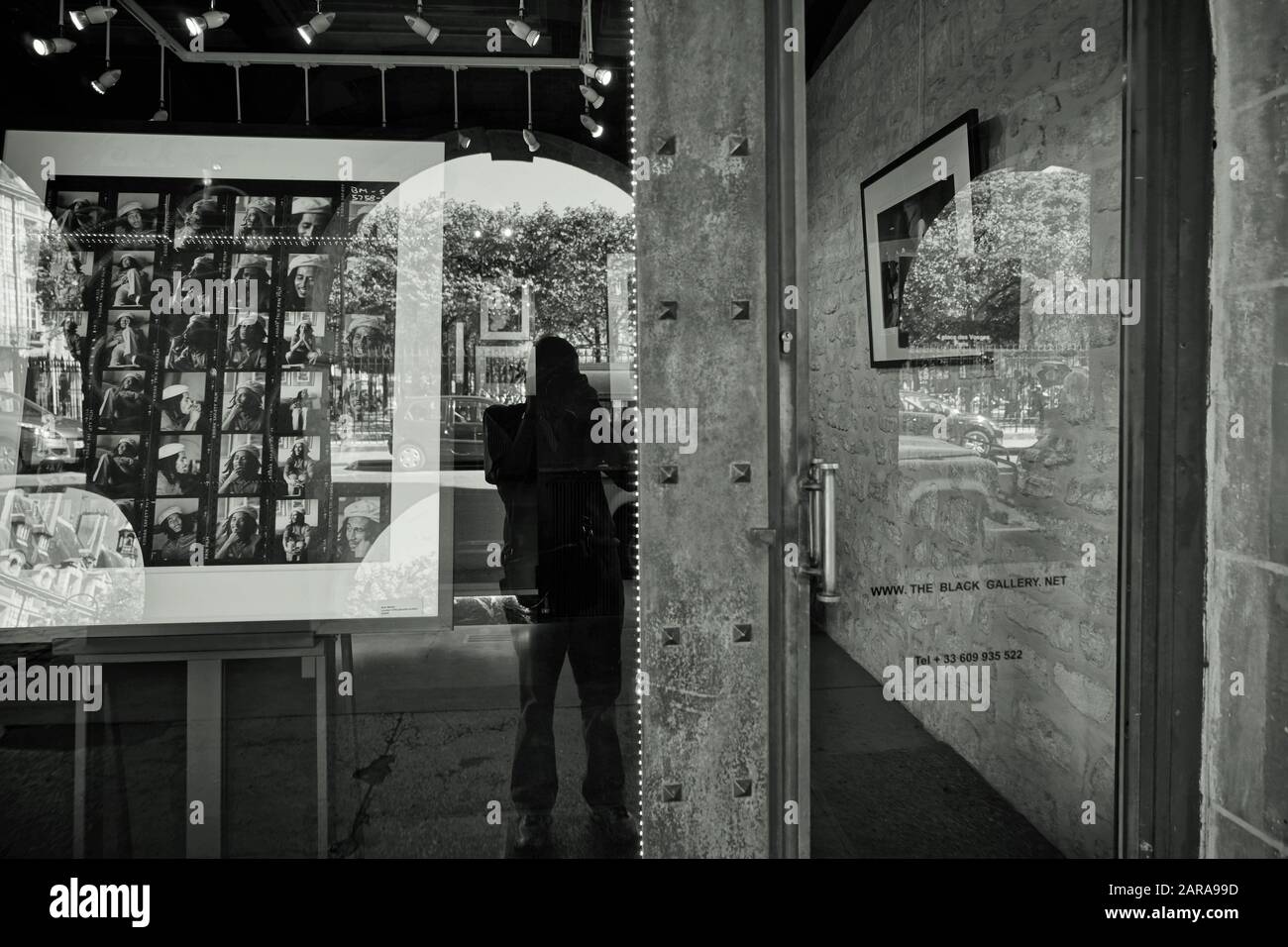 Black fine art gallery exterior, Paris, France, Europe Stock Photo - Alamy