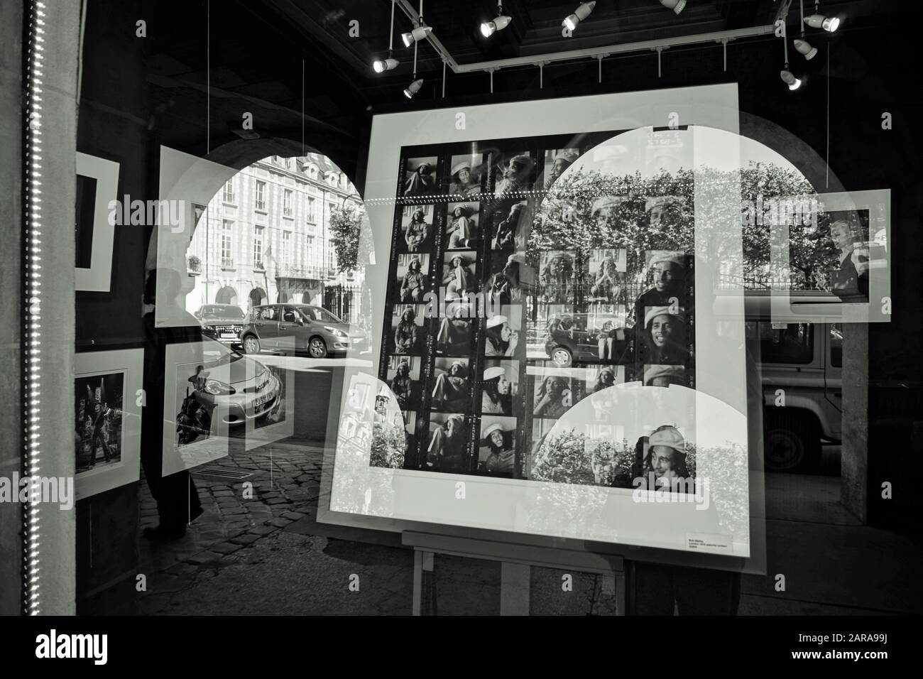 Black fine art gallery exterior, Paris, France, Europe Stock Photo - Alamy