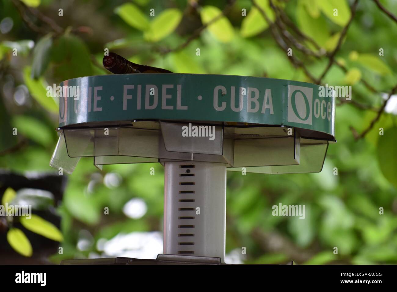 Cuban traffic sign hi-res stock photography and images - Alamy