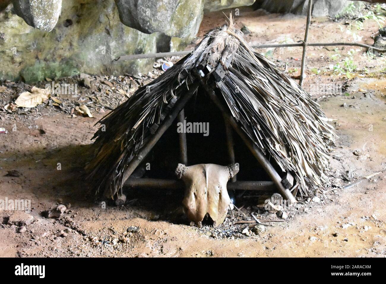 Cuba vinales cueva de los cimarrones hi-res stock photography and ...