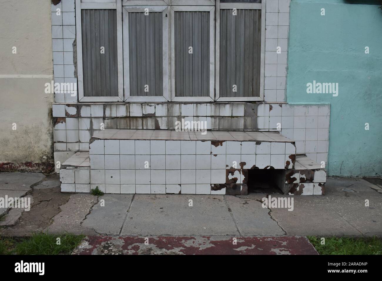 Old crumbling tile hi-res stock photography and images - Alamy