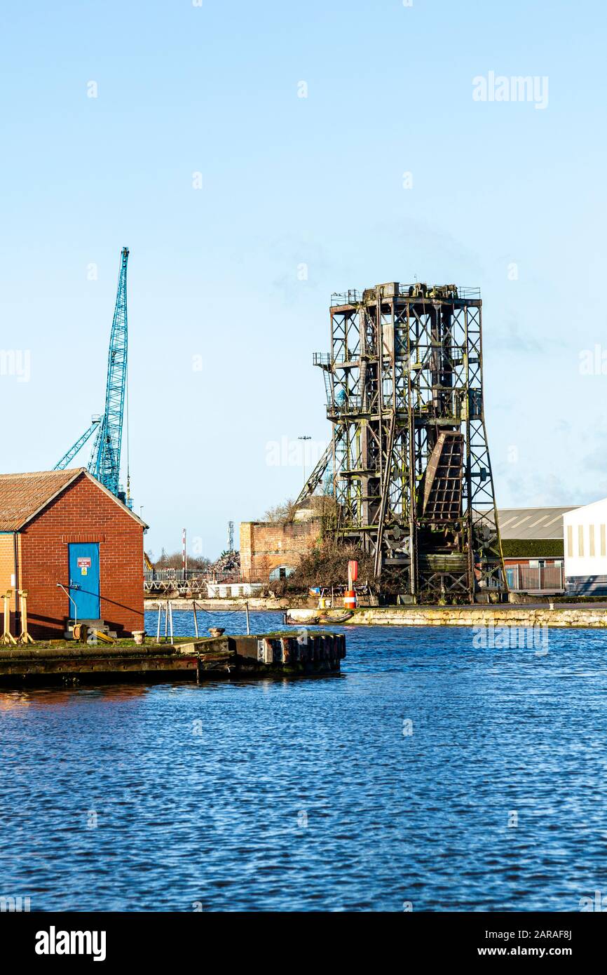 Old coal loader on Goole docks Stock Photo - Alamy