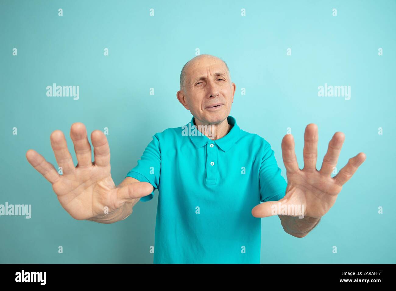 Shocked, scared. Caucasian senior man's portrait isolated on blue ...