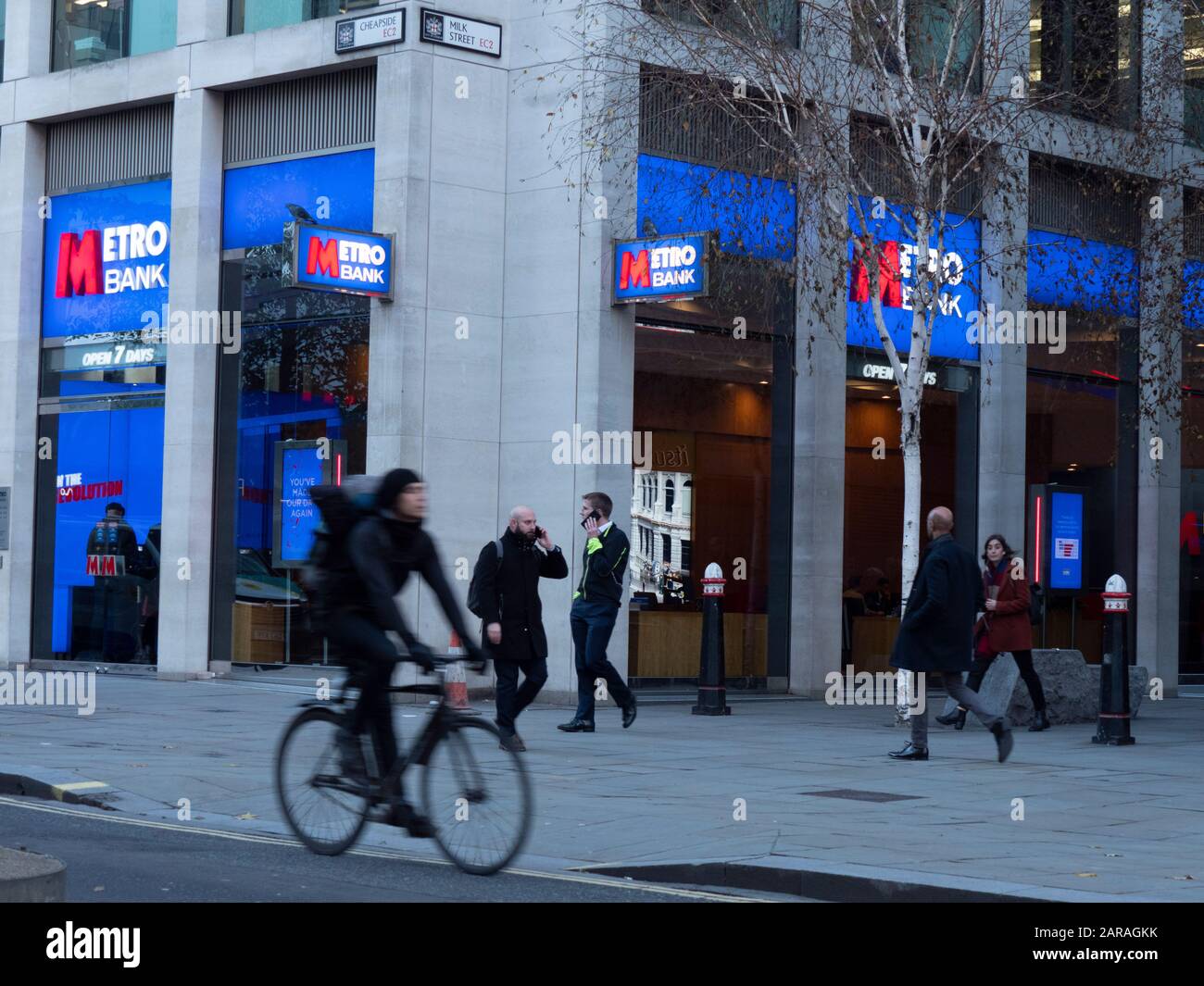 Metro bank branch hi-res stock photography and images - Alamy