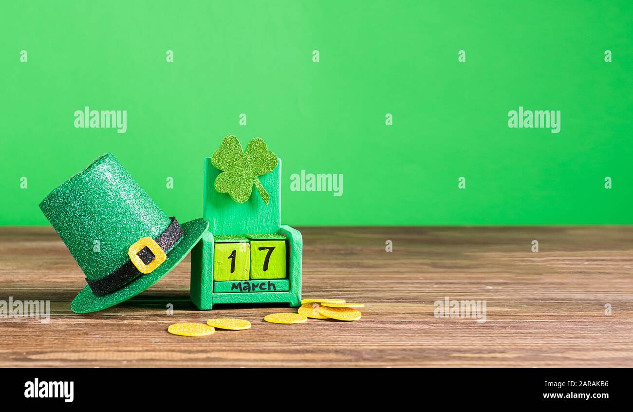 Calendar with the date March 17. Leprechaun hat and shamrock clover on ...