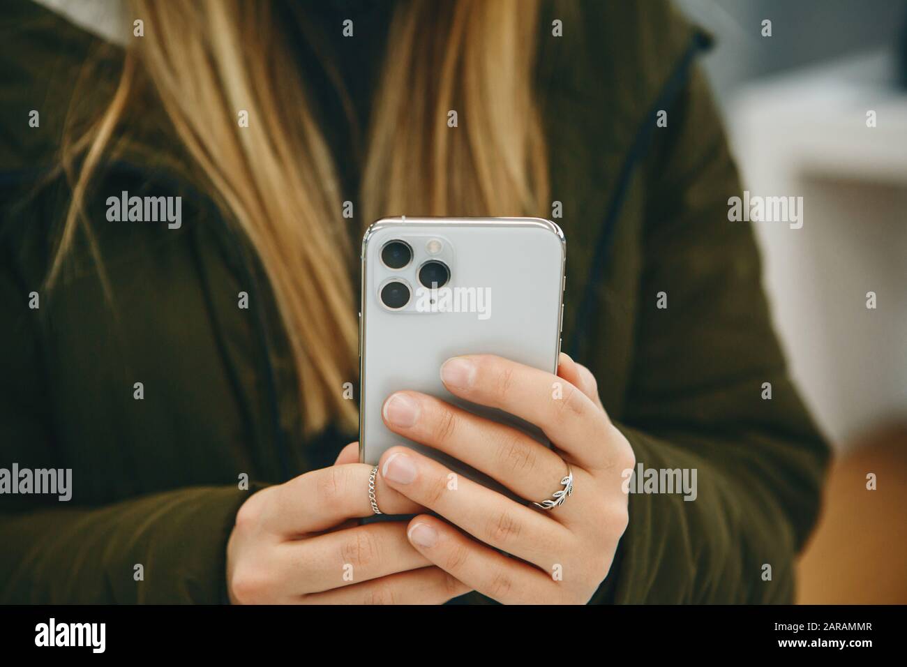Triple camera phone hi-res stock photography and images - Alamy