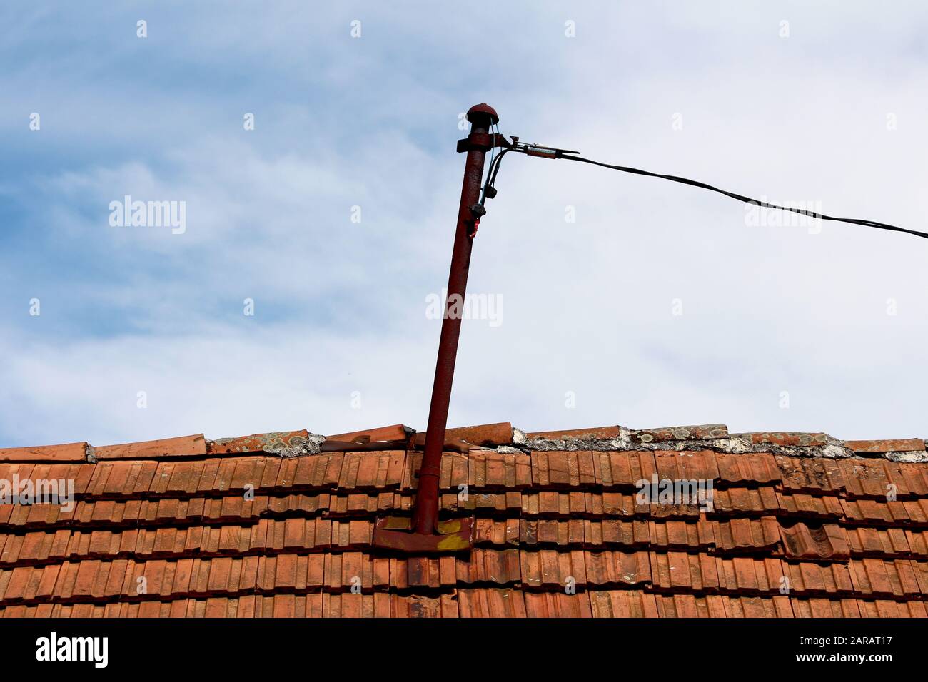 Rusted metal roof tiles hi-res stock photography and images - Alamy