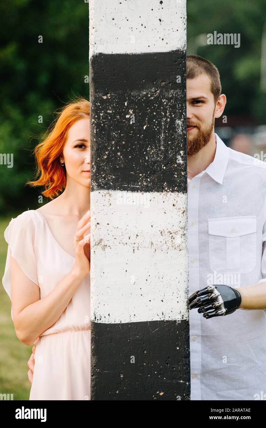 Couple hidden hi-res stock photography and images - Alamy