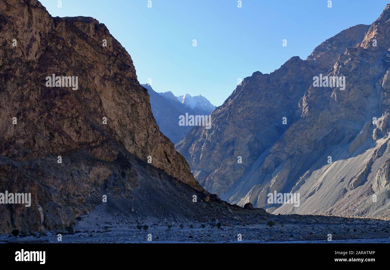 India china border ladakh hi-res stock photography and images - Alamy