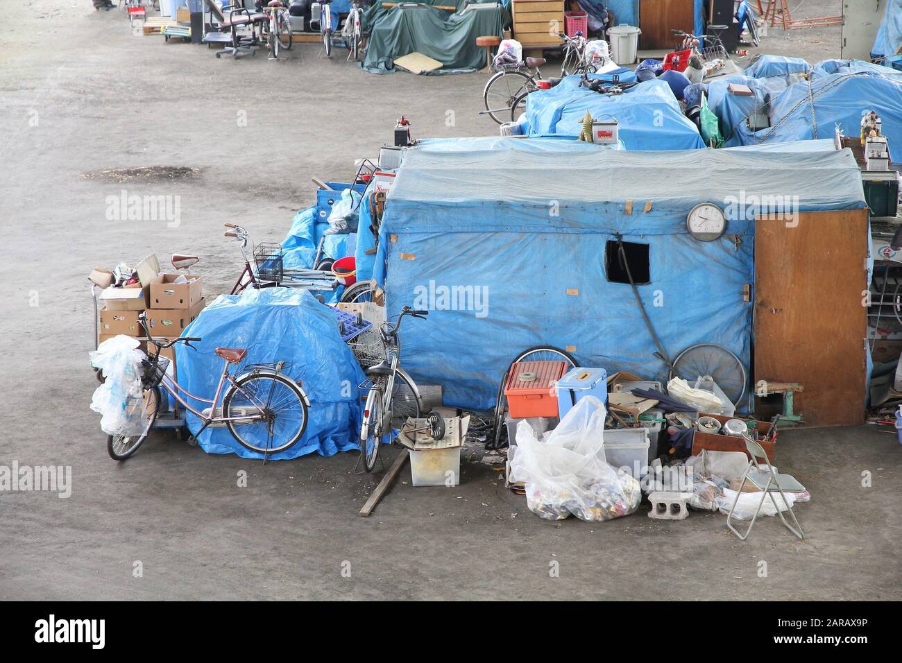 Japanese homelessness hi-res stock photography and images - Alamy