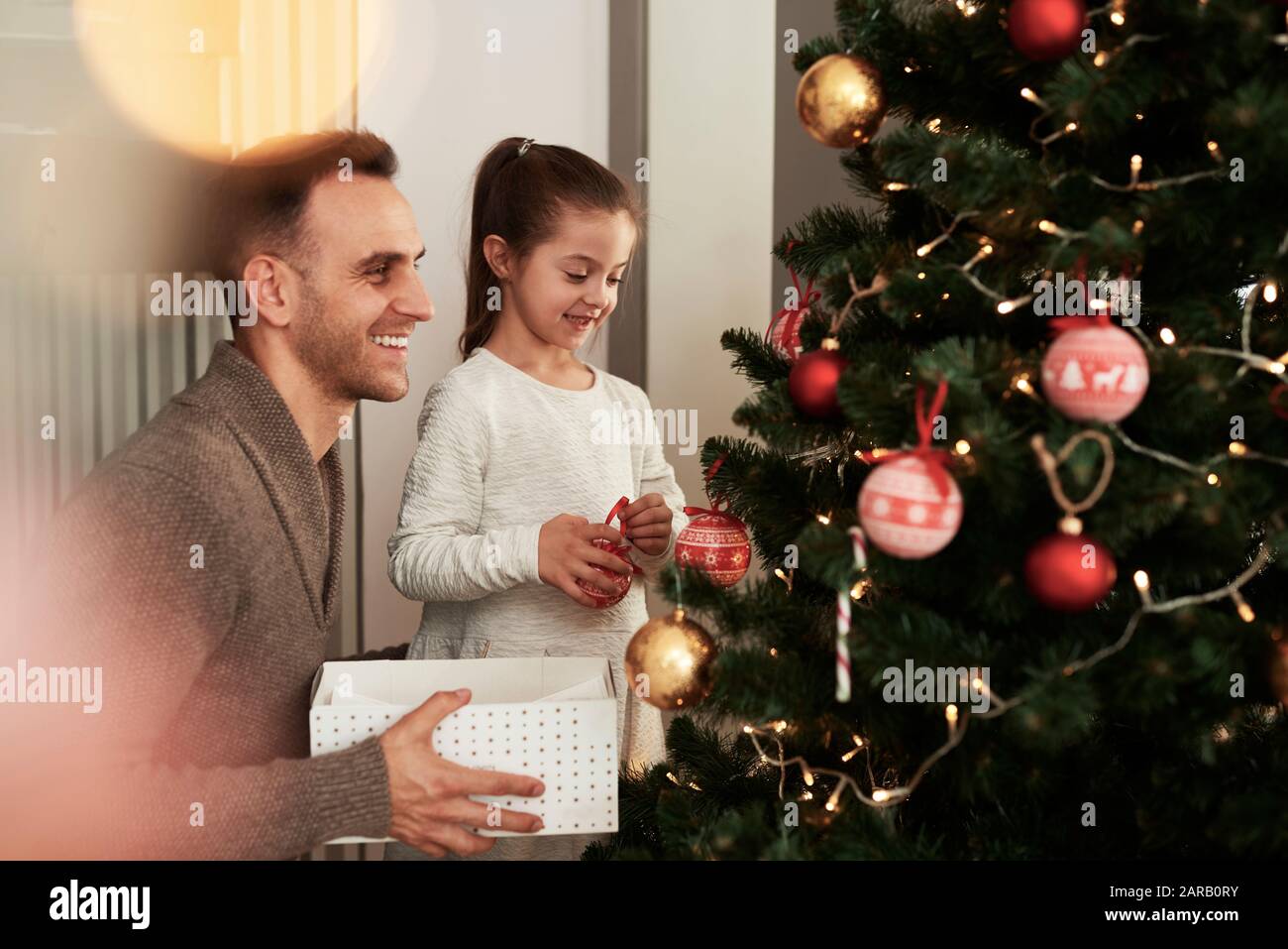 Father daughter decorating christmas tree hi-res stock photography and ...