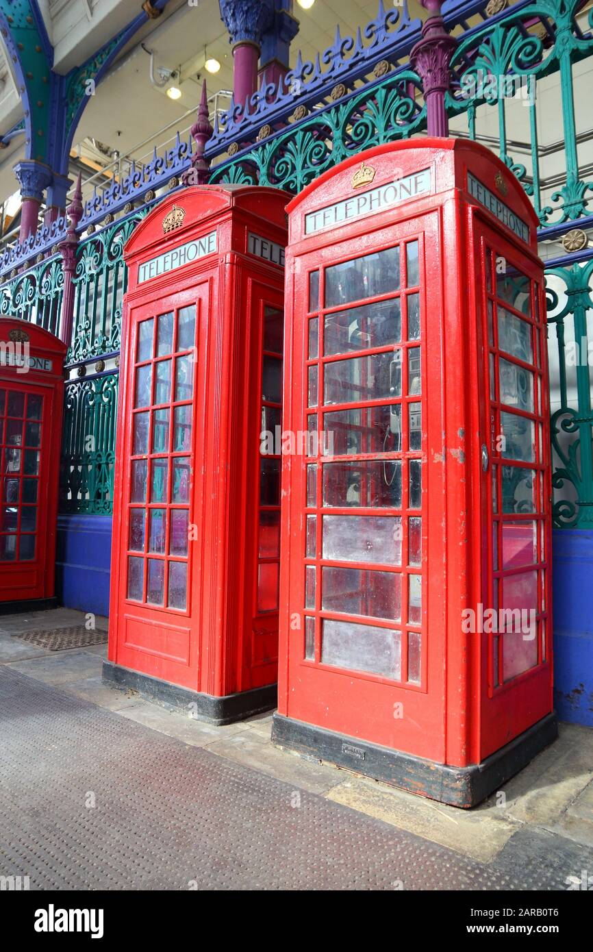 English phonebooth hi-res stock photography and images - Alamy