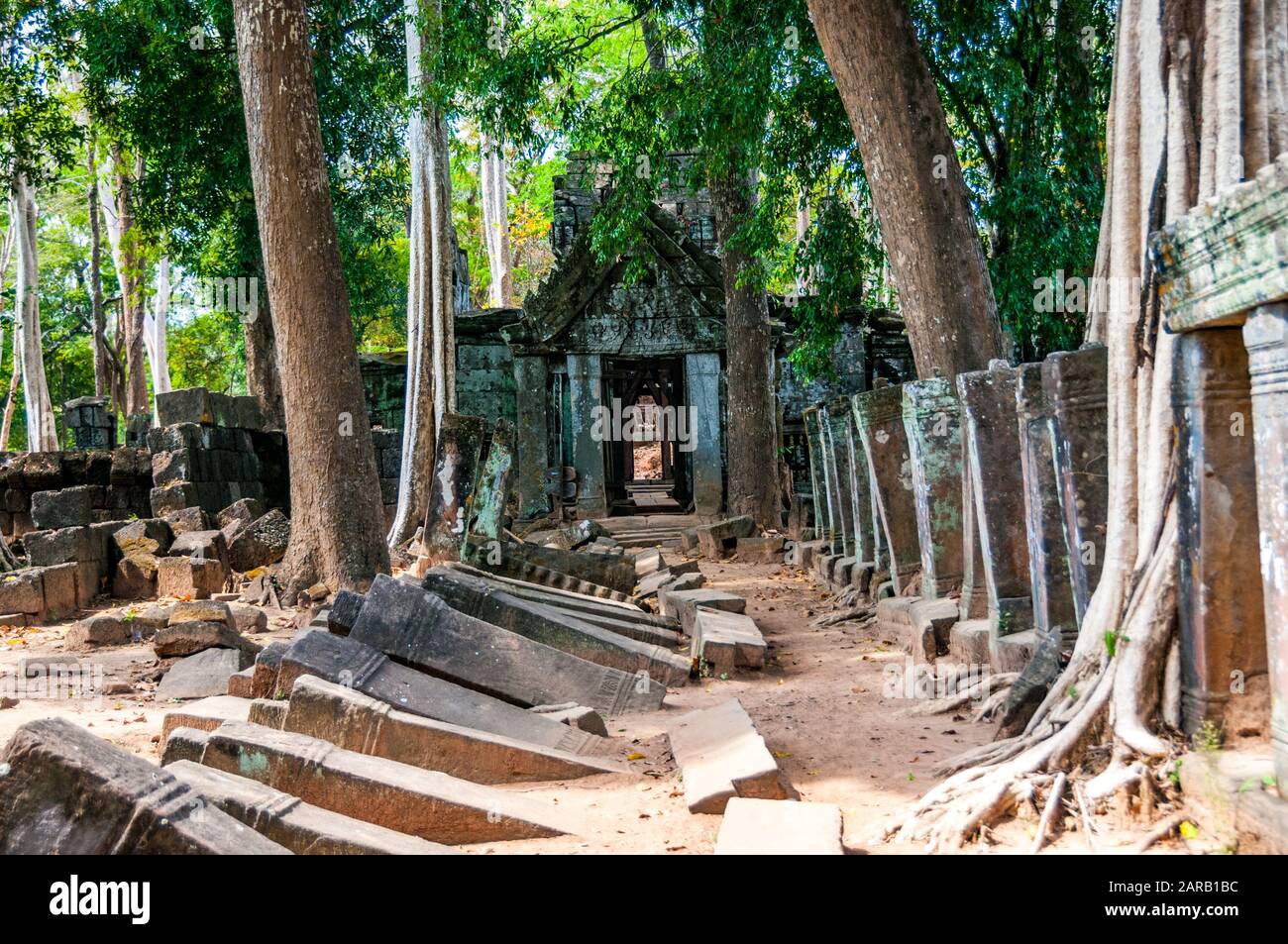 Ruins at Prasat Thom, Koh Ker, Cambodia Stock Photo - Alamy