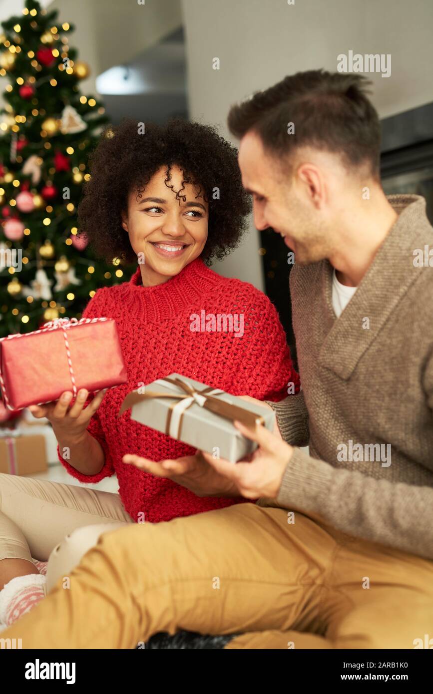 Gift happy exchange hi-res stock photography and images - Alamy
