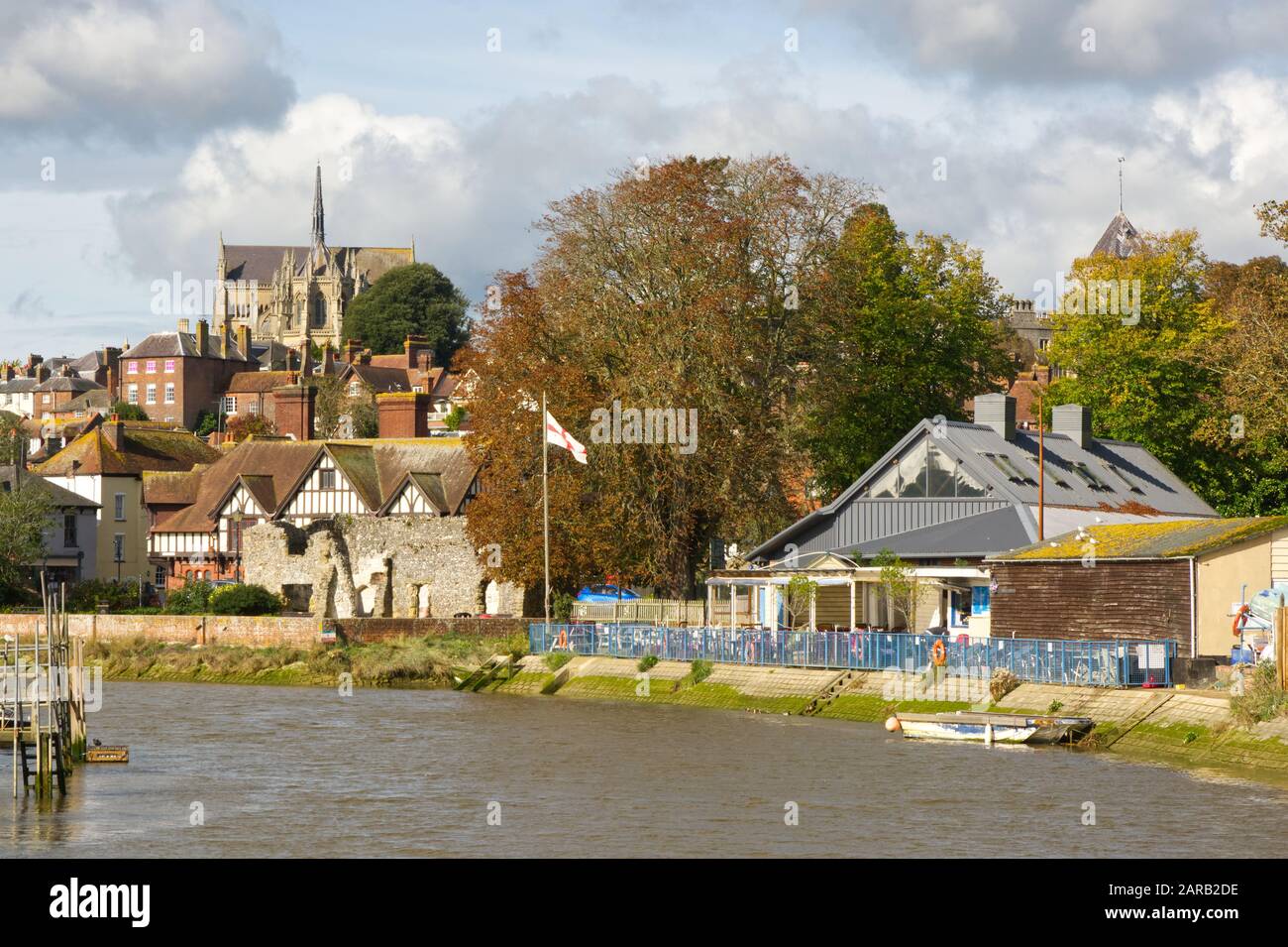 Arundel cathedral and castle hi-res stock photography and images - Alamy