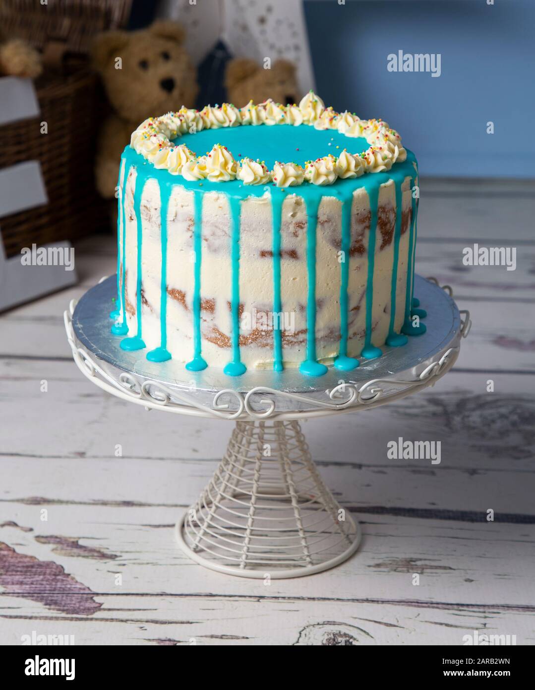 Birthday cakes hi-res stock photography and images - Alamy