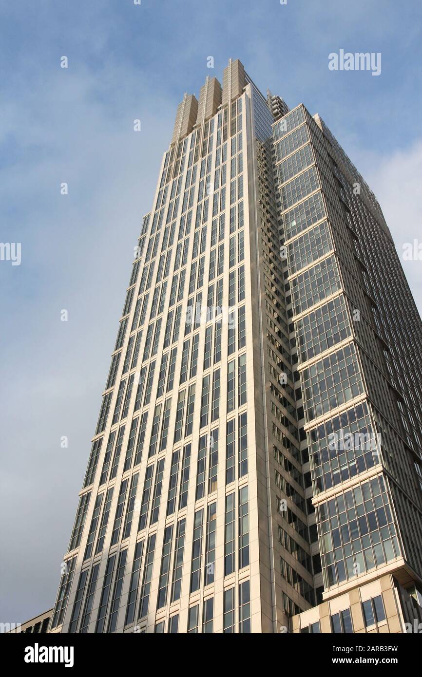 CHICAGO, USA - JUNE 26, 2013: Chicago Title & Trust Center office tower ...