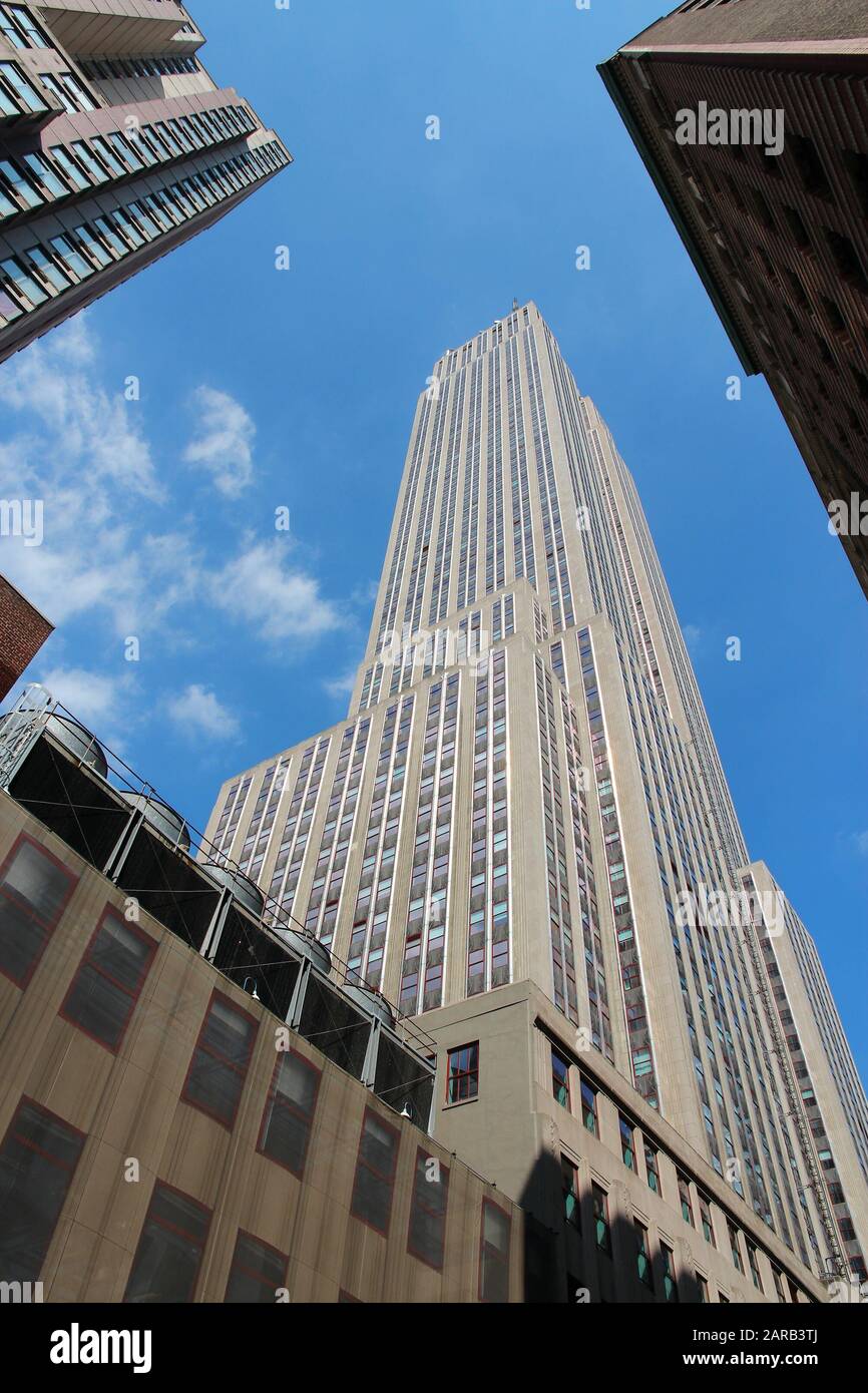 NEW YORK, USA - JULY 5, 2013: Empire State Building skyscraper in New ...