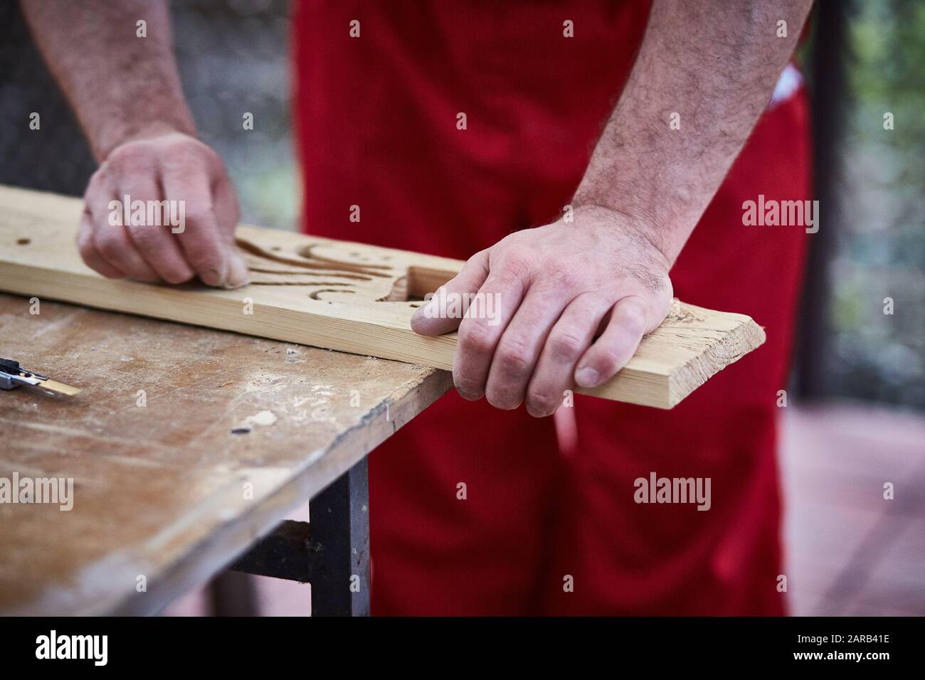 Using sandpaper hi-res stock photography and images - Alamy