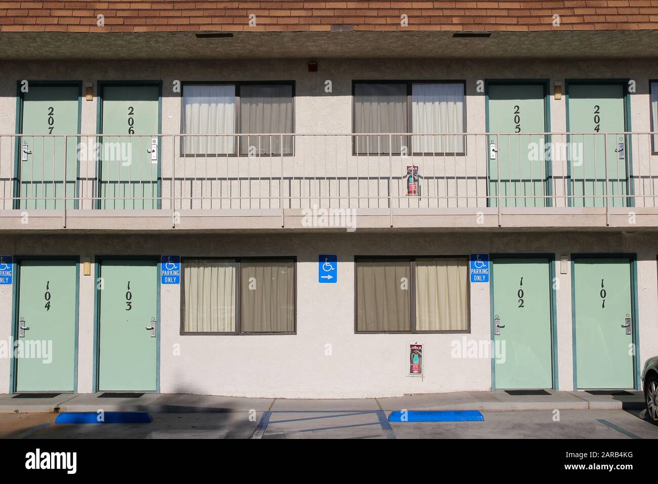 Generic American motel in California. Motel room doors Stock Photo - Alamy