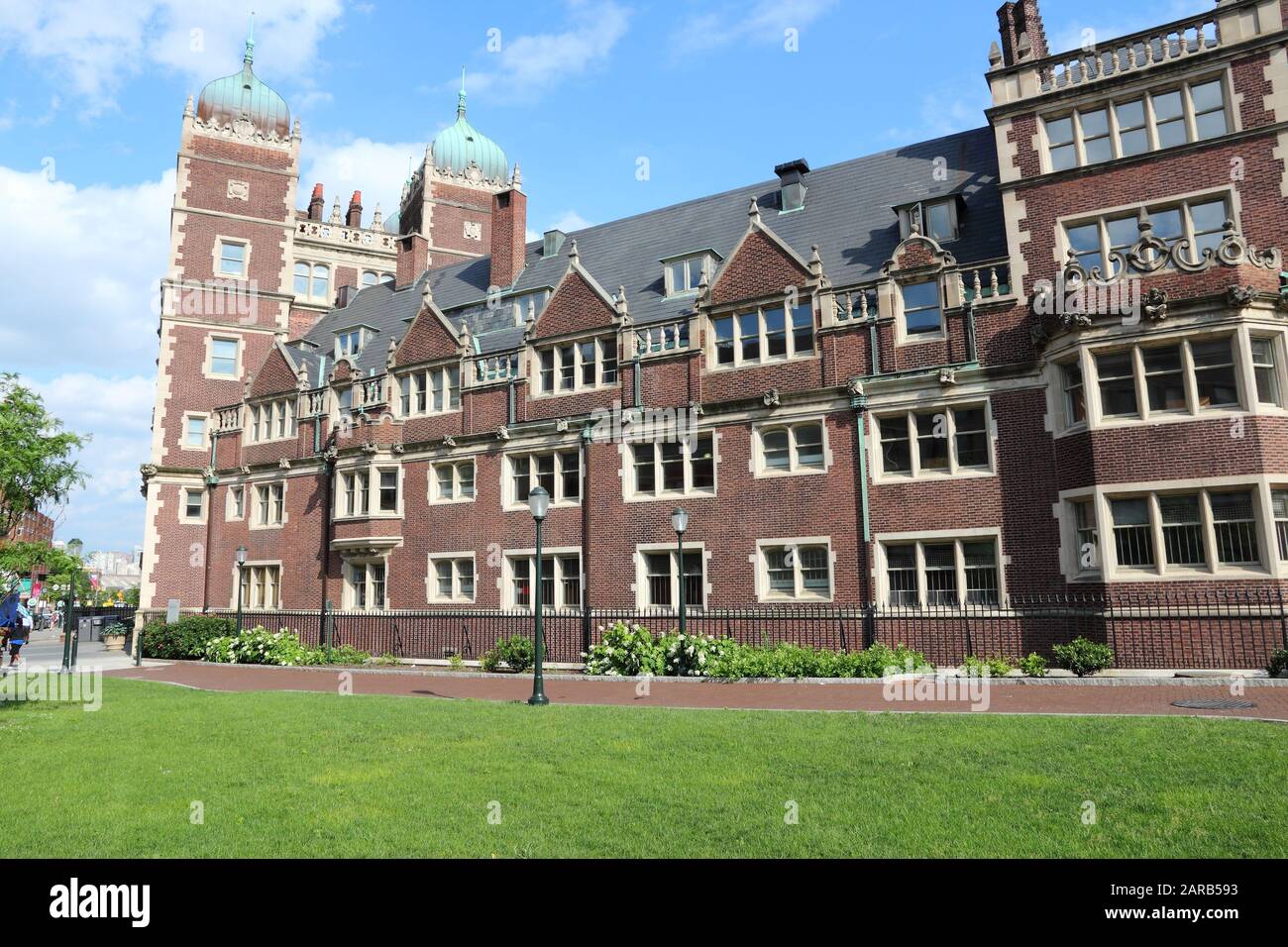 University pennsylvania quadrangle hi-res stock photography and images ...
