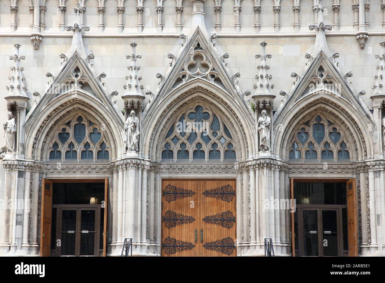 Pittsburgh city, Pennsylvania. Saint Paul Cathedral doorways - Roman ...