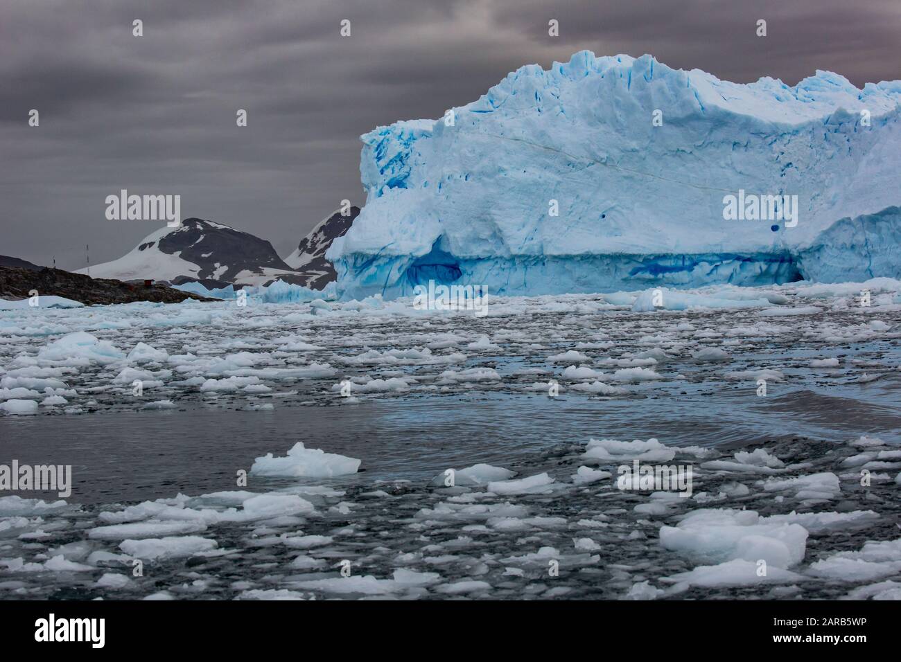 Floating ice antarctica hi-res stock photography and images - Alamy