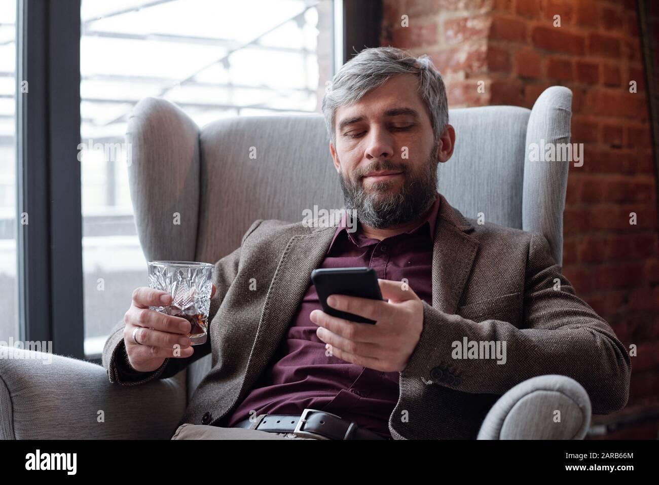 Scrolling in smartphone Stock Photo - Alamy