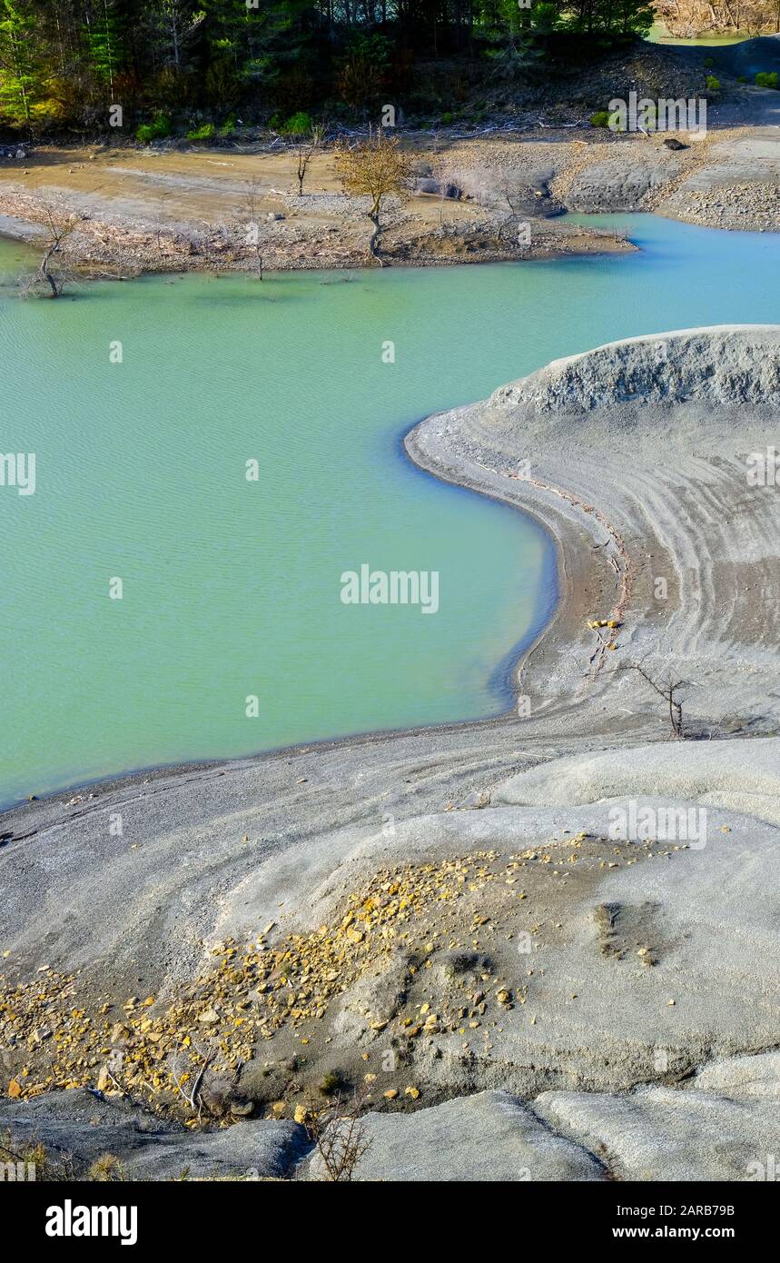 Shore edge hi-res stock photography and images - Alamy