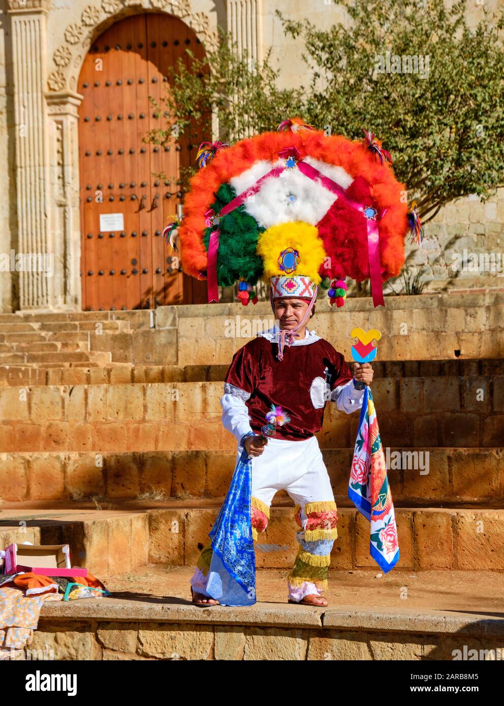 Culture ethnic traditional dress costume hi-res stock photography and ...