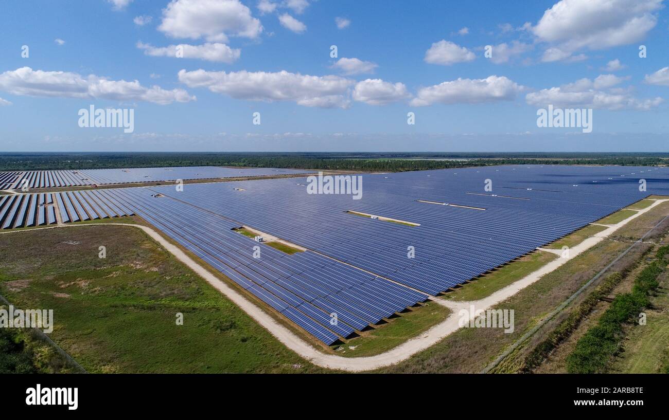 Solar field florida hi-res stock photography and images - Alamy