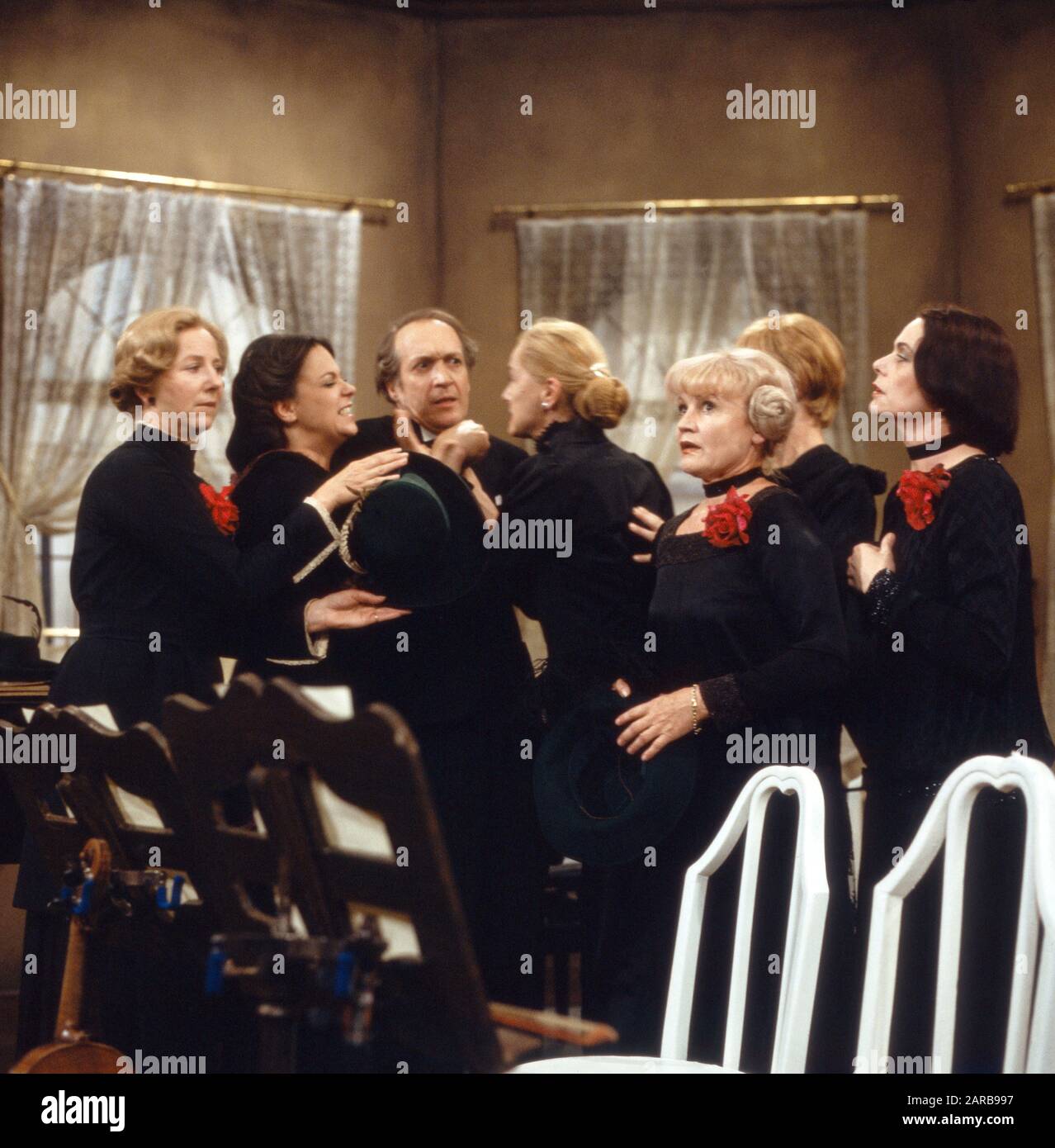 Studio orchestra 1970s hi-res stock photography and images - Alamy