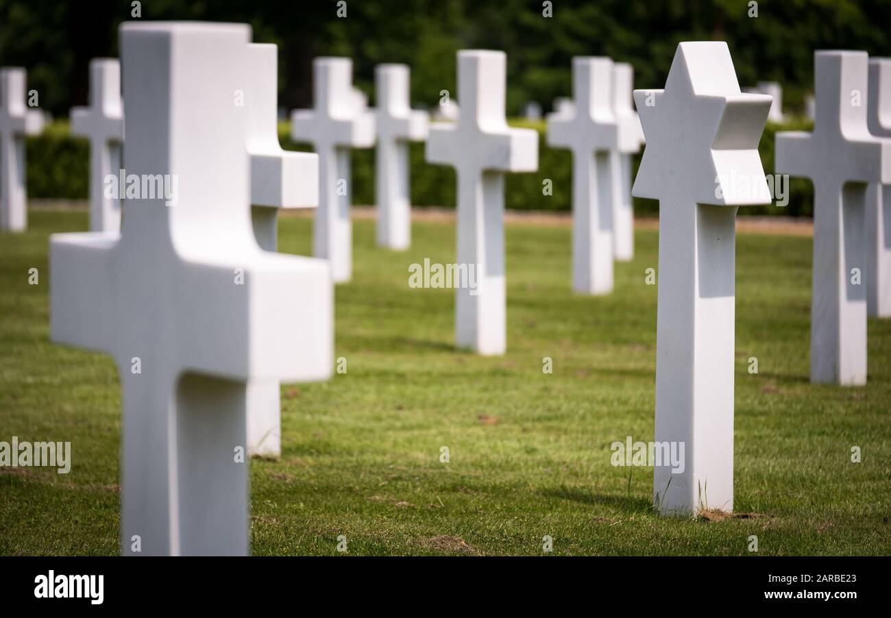 Star of david headstone hi-res stock photography and images - Alamy