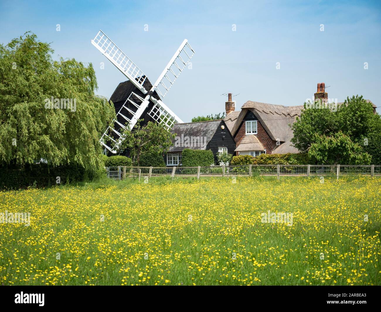 Traditional thatched roof farm house hi-res stock photography and ...