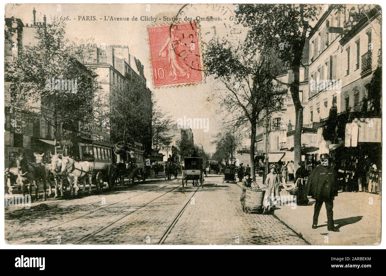 Bus stop paris france hi-res stock photography and images - Alamy
