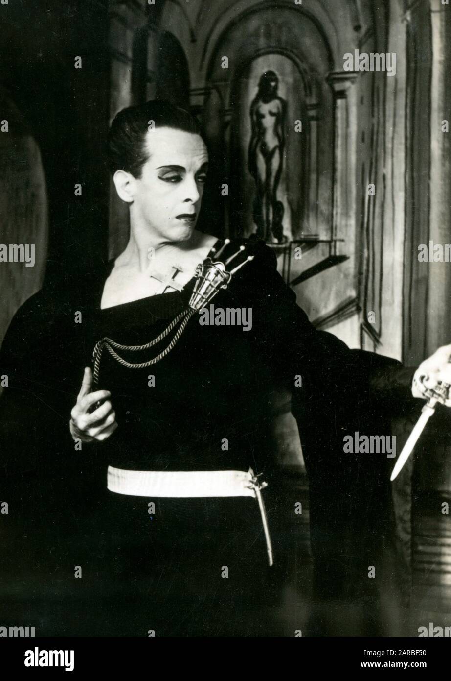 Ballet Dancer Robert Helpmann (1909-1986) as 'Hamlet' - London, New ...