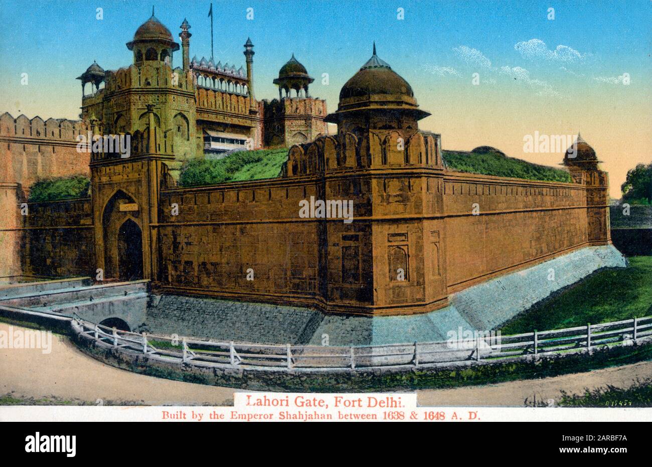 Gate entrance to red fort delhi hi-res stock photography and images - Alamy