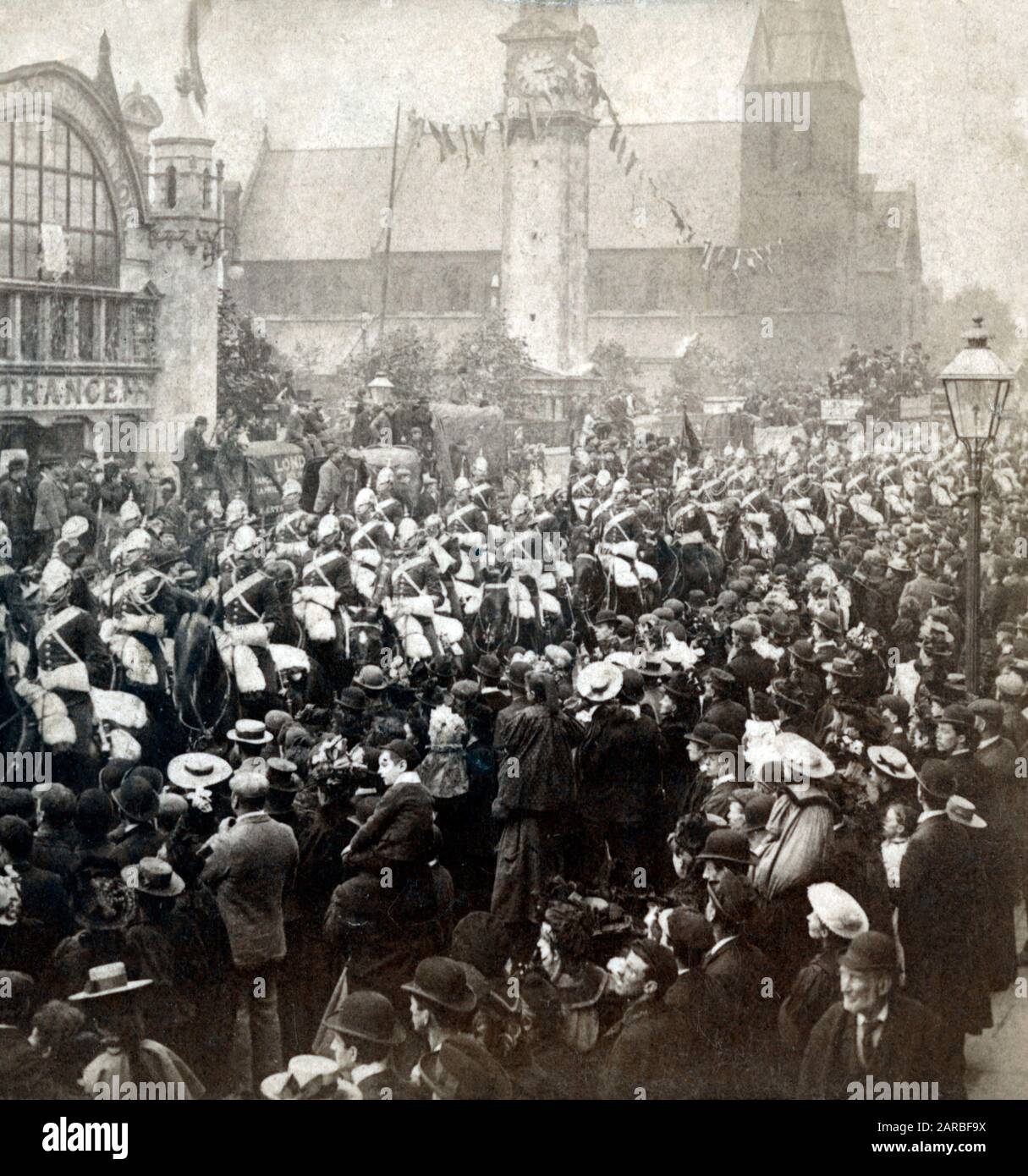 Diamond Jubilee military parade passing the People's Palace, Mile End ...