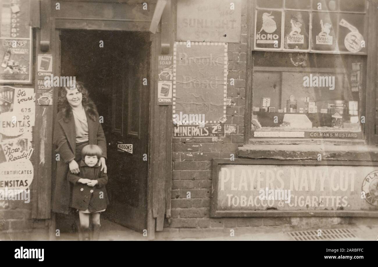 Edwardian shop girl hi-res stock photography and images - Alamy