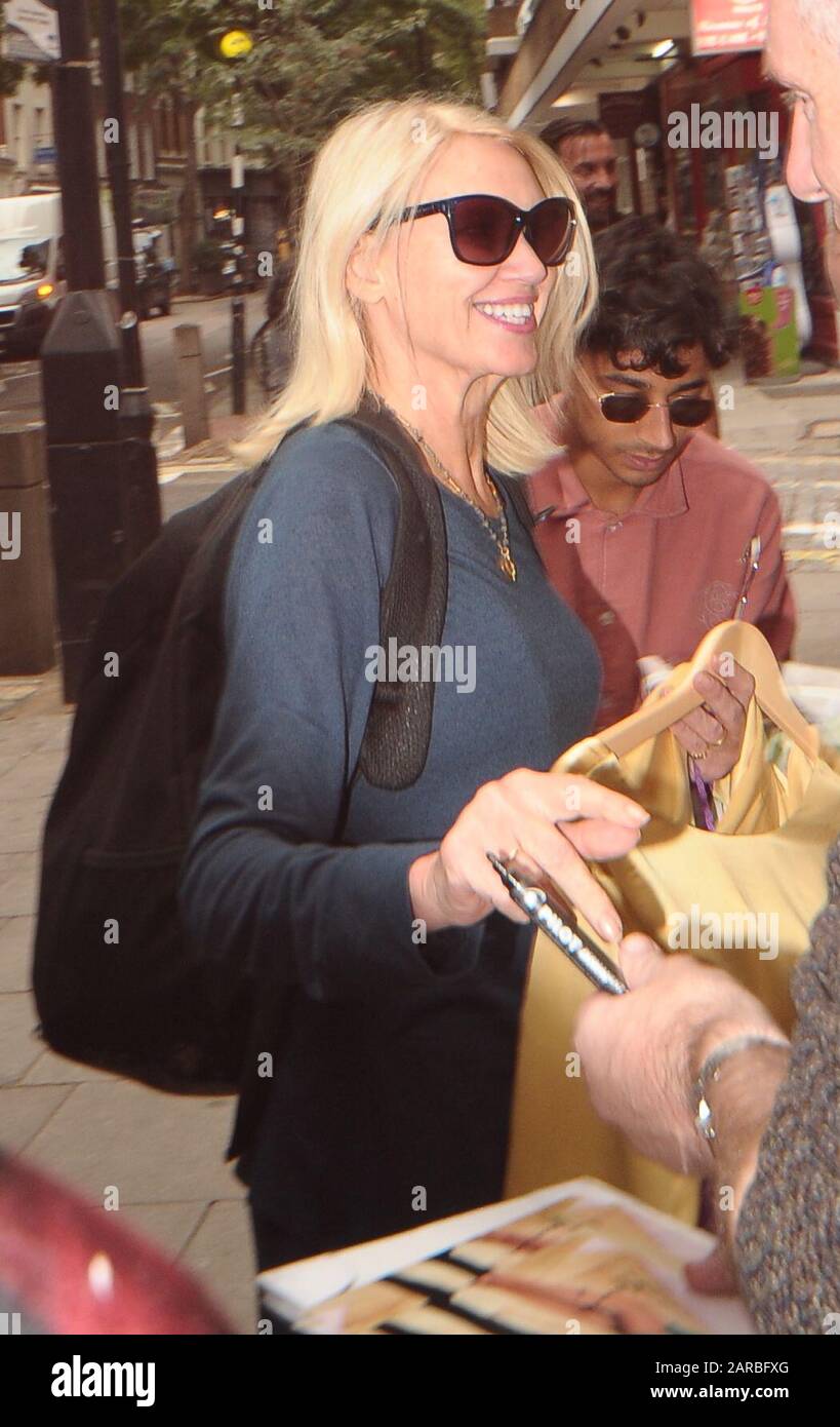 Anneka rice tv hi-res stock photography and images - Alamy
