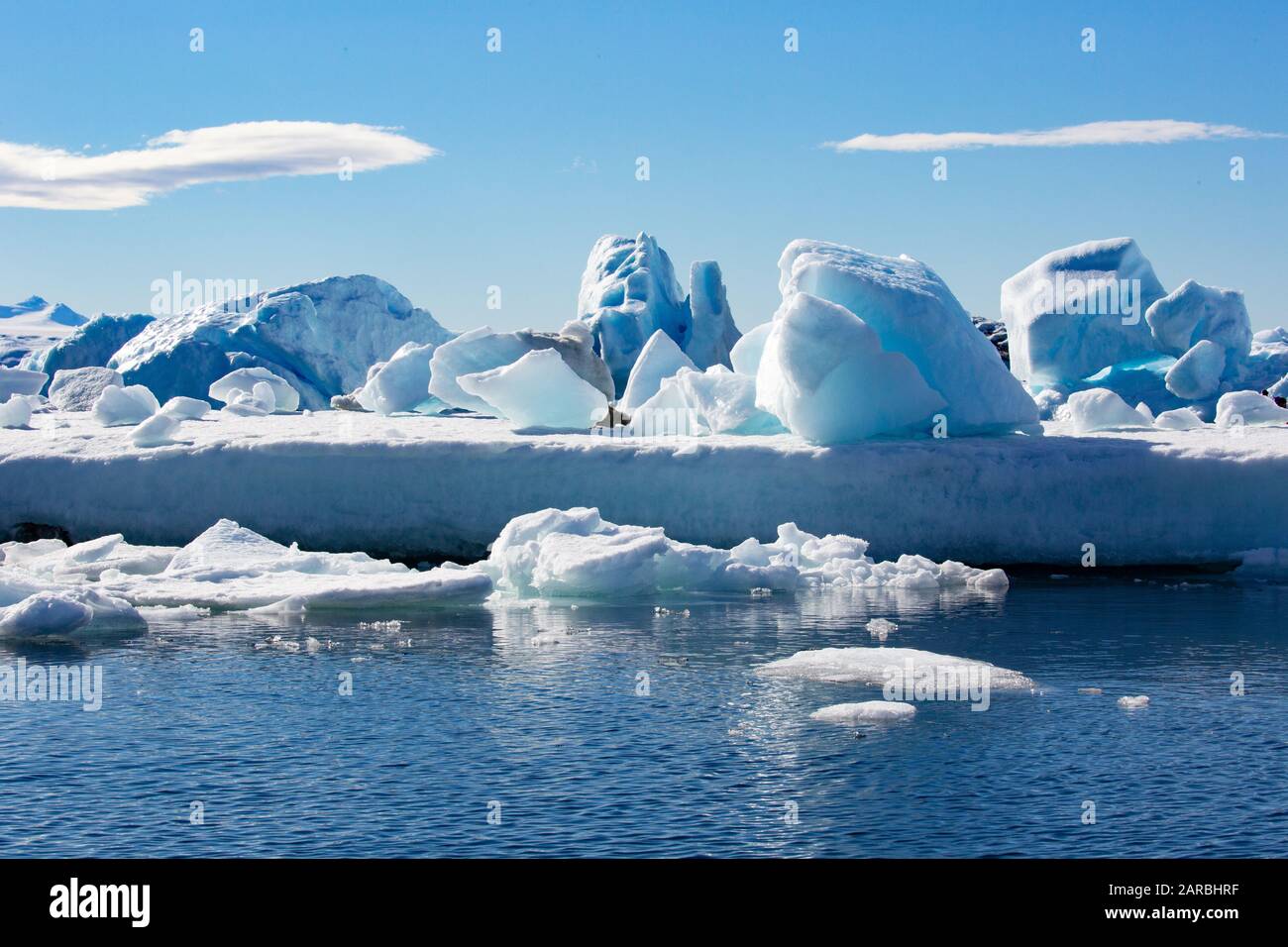 Antarctica sea ice and icebergs hi-res stock photography and images - Alamy